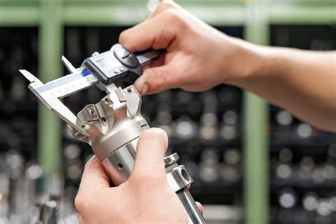 Premium Photo Checking The Dimensions Of The Cutting Tool With A