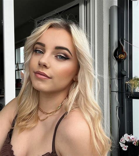 Laura Nude Porn Pictures Xxx Photos Sex Images 4063893 Pictoa