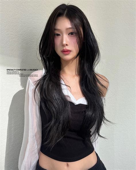 성수미용실 마인디 홍림ㅣ허쉬펌 슬릭펌 브라운컬러 레이어드 컷 허쉬펌 스타일 옆 볼륨과 자연스럽게 흐르는 웨이브로 긴 머리도 우아하게 ‘ ©️각자의 감성을 위한 하나의