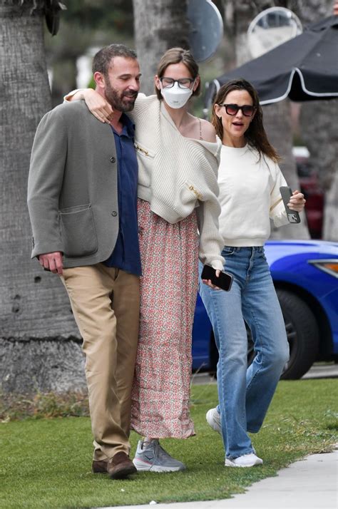 Ben Affleck And Jennifer Garner Rush Daughter Violet To Er