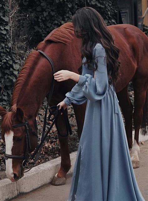 خلفيات خيول مع بنات كونتنت