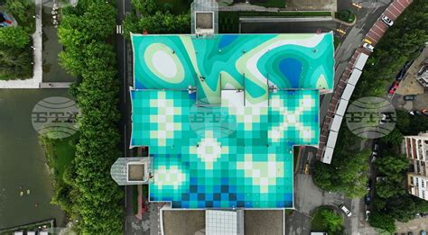 Тридневен фестивал с изкуство което живее и на покрива организираха “Колективът” и “Бизнес