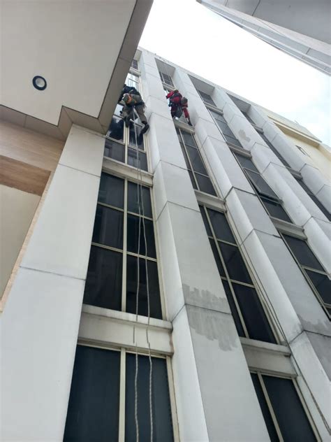Jasa Pembersih Kaca Gedung Tinggi Jakarta Profesional Cuci Sofa And Sofabed