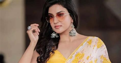 വസ്ത്രം എന്ത് ധരിക്കണമെന്ന് തീരുമാനിക്കുന്നത് ഞാന്‍ അവര്‍ക്കെതിരെ നിയമനടപടി സ്വീകരിക്കണമെന്ന്