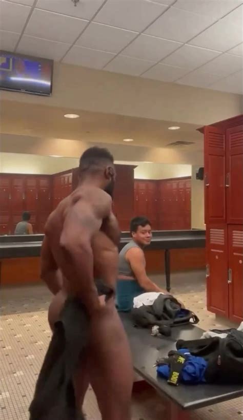 Black Black Men Flashing Showing Off In Locker Thisvid Com
