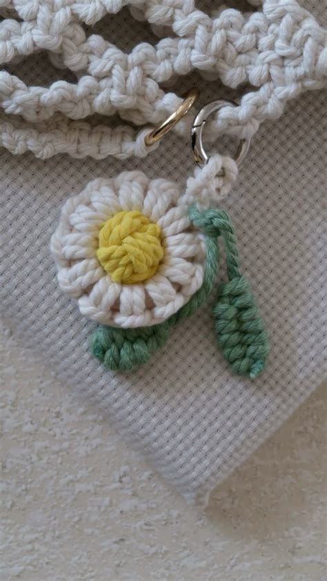 diy macrame daisy keychain