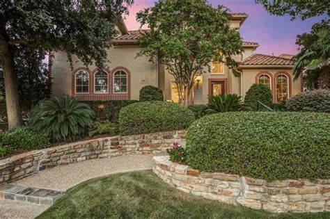 Single Story Tuscan Architecture