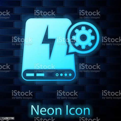 네온 파워 은행과 벽돌 벽 배경에 고립 된 기어 아이콘 빛나는 조정 응용 프로그램 서비스 개념 설정 옵션 유지 보수 수리 고정