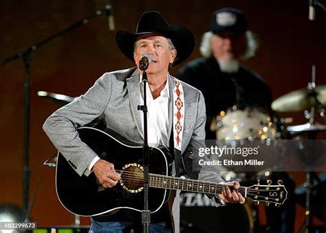 George Strait Photos And Premium High Res Pictures Getty Images
