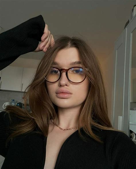Pin By Rawipon Tpc On Cute Glasses Girl Glasses Inspiration Cute