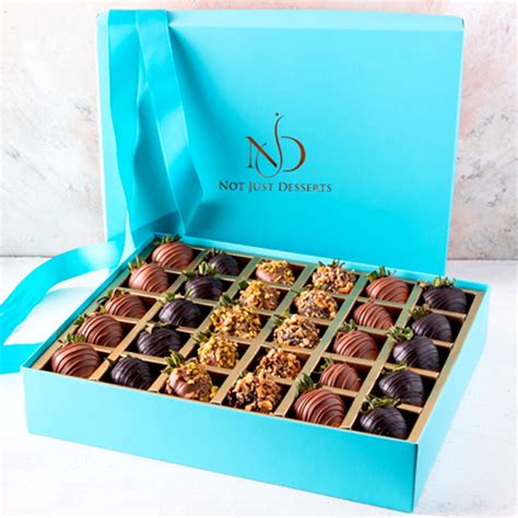Online Chocolate Covered Strawberries Box 30 Pcs T Delivery In Uae