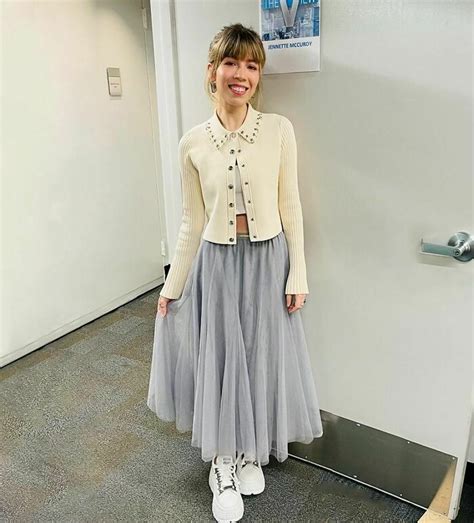 Jennette Mccurdy Shares Shocking Story About Her Mom Showering With Her Until She Was Bored