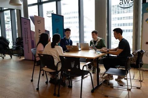 Pycon Hk 2024 以 Python 編寫合作交流 Aws 大力支持技術社群發展 Unwirehk 香港