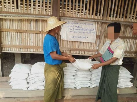 မုံရွာမြို့နယ်ရှိ စစ်ဘေးရှောင်ပြည်သူများကို ဆန် များသွားရောက်လှူဒါန်း Khit Thit Media