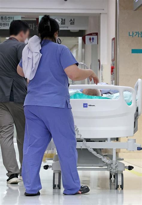 사직 전공의 45 의료기관 재취업과반은 동네의원으로 아주경제