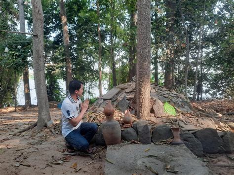 วัดดอนธาตุ หลวงปู่เสาร์ กันตสีโล อ พิบูลมังสาหาร จ อุบลราชธานี Added A วัดดอนธาตุ หลวงปู่