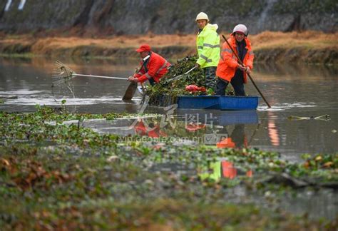 湖南道县河道美容师坚守岗位过大年 人民图片网
