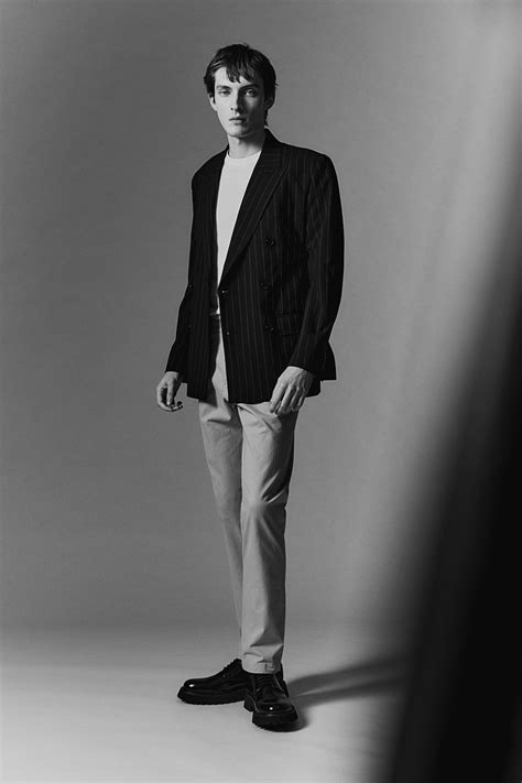 اتش آند ام الكويت بنطلون تشينو بقصّة سلِم من القطن