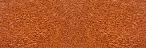 클로즈업 합성 피혁 배경 자연스러운 진짜 오렌지 가죽 질감 클로즈업 매크로 광택 있는 인조 가죽의 구조 엠보싱 패턴이 있는 인공 피부 표면 배경 0명에 대한 스톡 사진 및