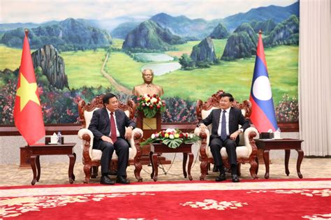 ສະຖາບັນການເມືອງ ແລະ ການປົກຄອງແຫ່ງຊາດ ພ້ອມດ້ວຍຄະນະຜູ້ແທນ ສສ ຫວຽດນາມ ສະຖາບັນການເມືອງ