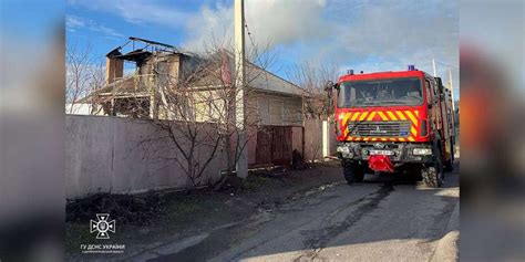 В Никополе загорелся дом в результате попадания БпЛА Читайте на Ukr Net