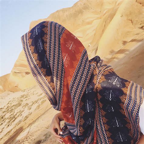 新款沙漠民族风围巾沙滩防晒披肩夏季长款丝巾女外搭海边纱巾百搭 虎窝淘