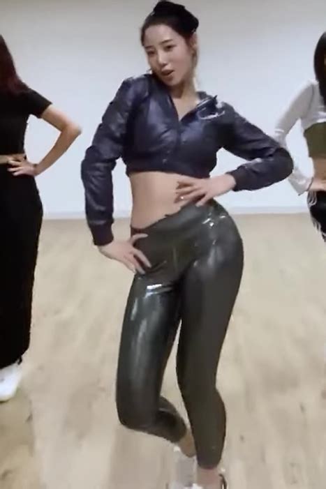 레깅스 입은 튼실한 베리굿 조현 움짤