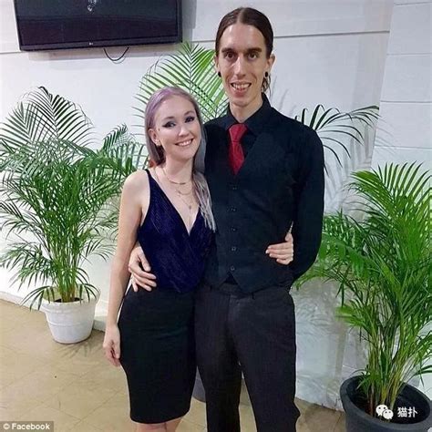 24岁美女海滩遛狗惨遭性侵谋杀，德牧却被绑在树上！澳洲警方怀疑熟人or情杀？