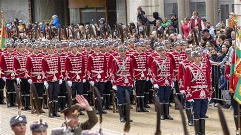 Военният парад започва в 10 00 ч ще участват 700 военни но без техника