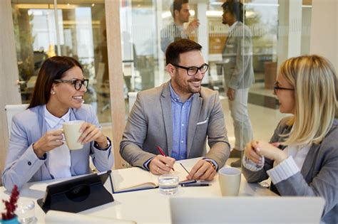 비즈니스 팀 브레인 스토밍 및 회의실에서 프로젝트를 논의 계획에 대한 스톡 사진 및 기타 이미지 계획 공유 개념 기업 비즈니스 Istock