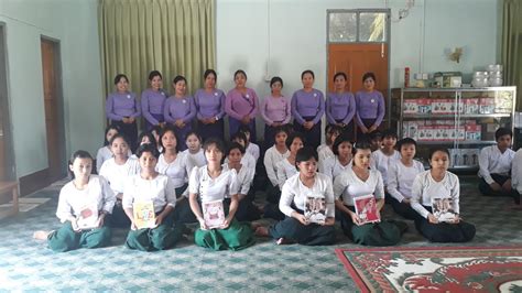 ဒေးဒရဲမြို့ မင်္ဂလာကံကျောင်းတိုက်ရှိ ကျောင်းသား၊ ကျောင်းသူများအား စာအုပ်နှင့်စာရေးကိရိယာများ