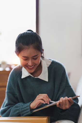 중소기업 중소기업 소유자 소포 E비즈니스 마케팅 온라인 상점 중소기업과 함께 일하는 여성 기업가 개념에 대한 스톡 사진 및 기타 이미지 Istock