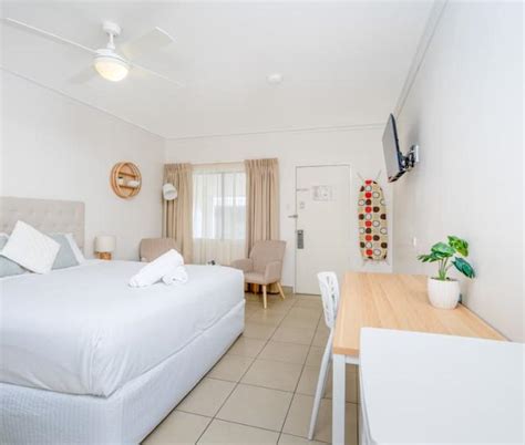 Standard King Room The Marco Polo Hotel Mackay