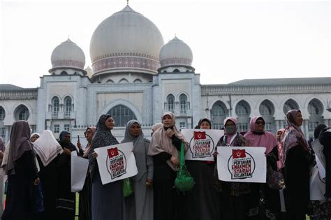 Malaysias Top Court Rules Some Islamic Laws In Kelantan Unconstitutional Courts News Al Jazeera