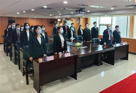 喜迎二十大｜广州产投集团党委组织集中收听收看党的二十大开幕会 广州产业投资控股集团有限公司