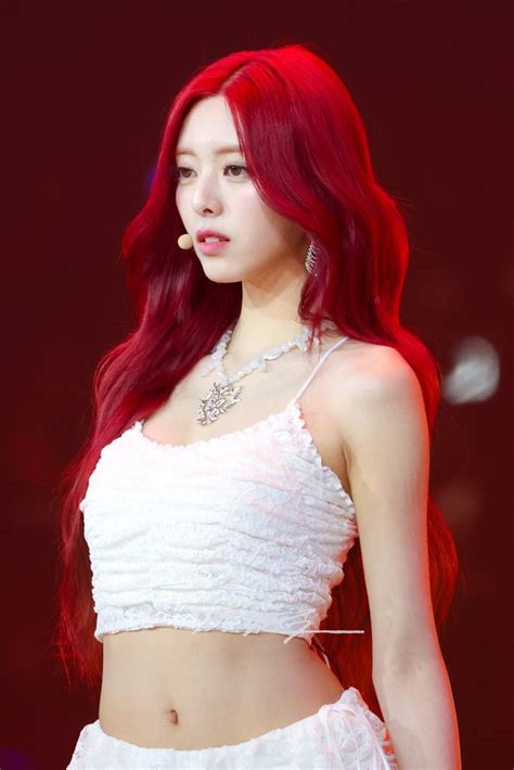 Yuna Itzy R Kpopfap