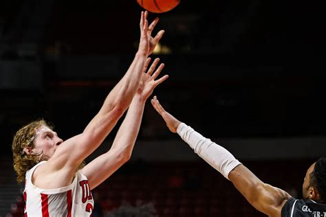 Tst Images Unlv Beats Saint Josephs 99 85 At Thomas And Mack Center