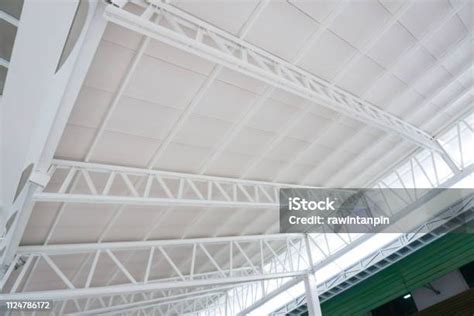대형 철강 구조 트 러 스 지붕 구조 및 건물 건축에 금속 시트 Weft에 대한 스톡 사진 및 기타 이미지 Weft 강철