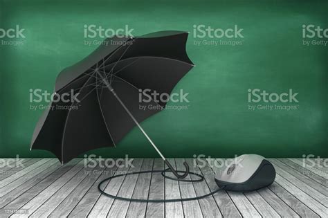 칠판에 컴퓨터 마우스와 우산 3d 렌더링 3차원 형태에 대한 스톡 사진 및 기타 이미지 3차원 형태 Emergency Shelter 검은색 Istock