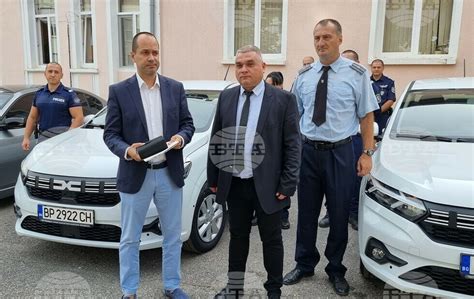 Нови автомобили дари Община Враца на Районното управление в града Утро