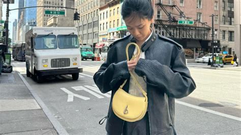 Butuh Ide Ootd Intip Gaya Kece Dari Bibi Bikin Kamu Tampil Stand Out