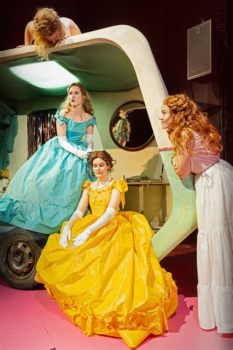 Pikku Naisia Turun Kaupunginteatteri