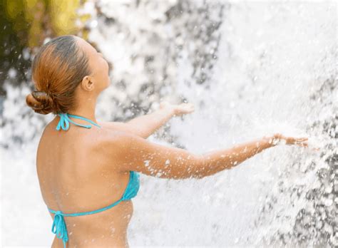 ½ Tsp of This Natural Oil Fixes Prune Skin Down There