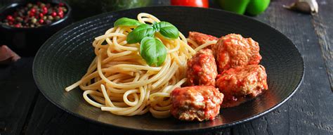 파스타 스파게티 미트볼과 토마토 소스 메뉴 개념 건강한 식사 음식 배경 상단보기 복사 공간 건강한 식생활에 대한 스톡 사진 및 기타 이미지 Istock