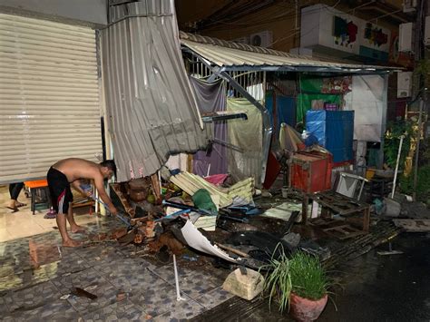 រថយន្តពីរគ្រឿងបុកគ្នាបណ្តាលឱ្យរថយន្តមួយគ្រឿងជ្រុលចង្កូតទៅបុកទម្លុះចូលផ្ទះប្រជាពលរដ្ឋ