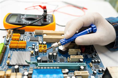 전자 폐기물 전자 컴퓨터 회로 Cpu 칩 메인 보드 코어 프로세서 전자 장치 데이터 하드웨어 기술자 및 기술의 개념 0명에 대한 스톡 사진 및 기타 이미지 Istock