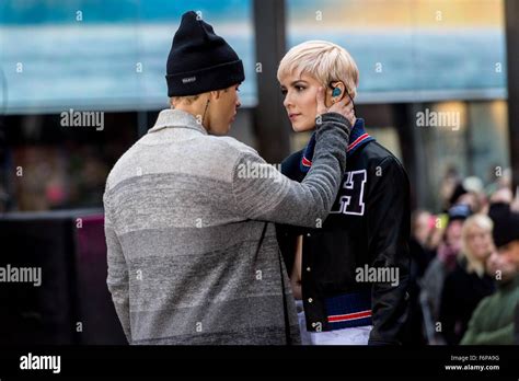 New York Ny Usa Th Nov Justin Bieber Halsey On Stage For Nbc Today Show Concert