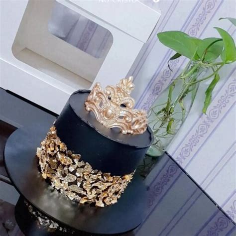 خرید و قیمت کیک تولد مشکی طلایی تاج دار شیک از غرفه Day To Day باسلام