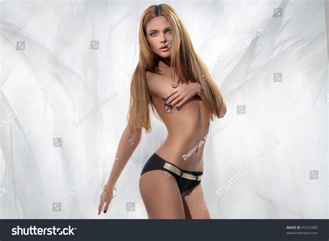 Sexy Topless Woman Bikini Arm Covering 스톡 사진 91523405 Shutterstock