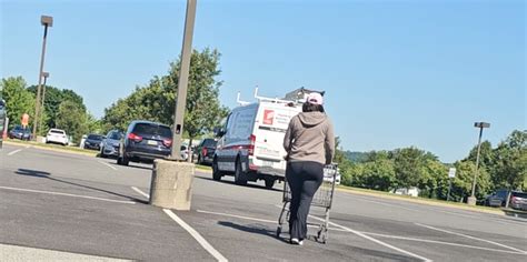 Pawg Milf In Flare Leggings At The Grocery Store Spandex Leggings